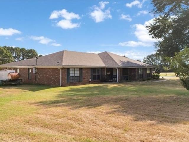 508 Fir Rd, Gladewater, TX 75647