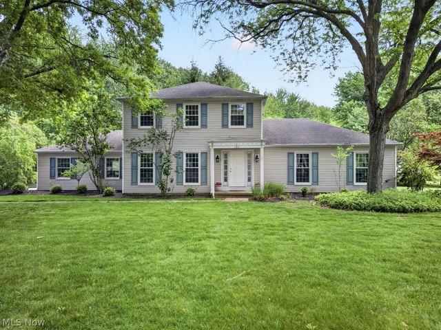 508 Kimerly Dr, Bay Village, OH 44140
