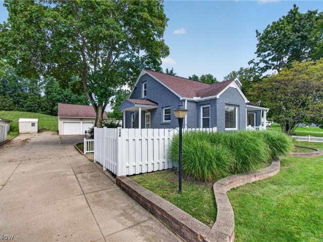 508 Locust Street S