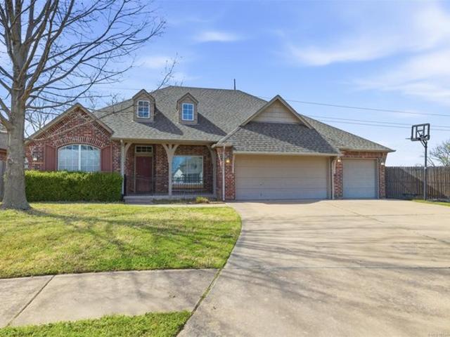 508 N Willow Creek St, Jenks, OK 74037