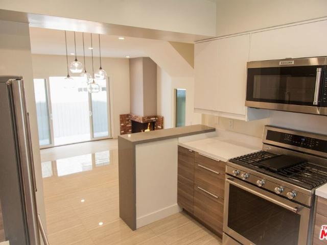 508 N Kings Road 1