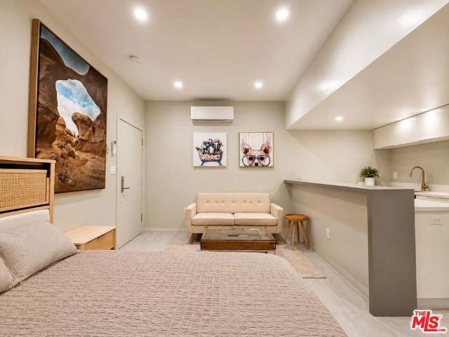 508 N Kings Road 5