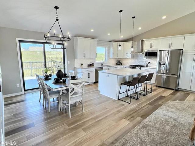 508 Shale Dr, Bismarck, ND 58503