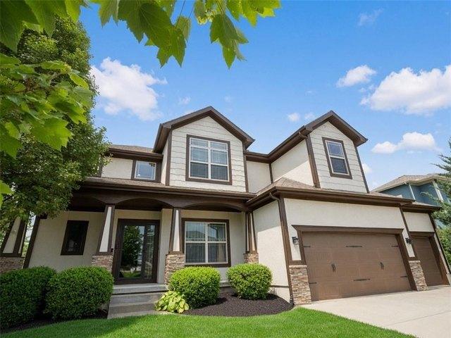 508 SW Lake Side Dr, Lee's Summit, MO 64064