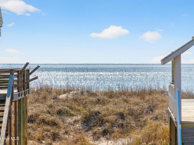 508 W Beach Dr, Oak Island, NC 28465 | MLS #100560