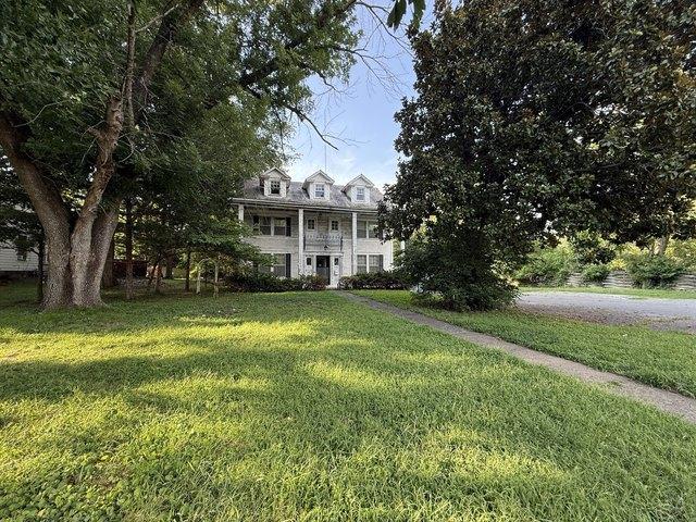 508 W Oak St, Carbondale, IL 62901