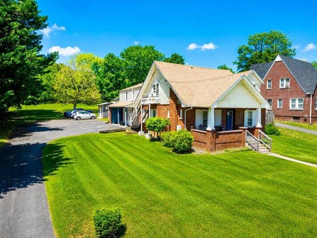 508 W Stuart Dr, Galax, VA 24333