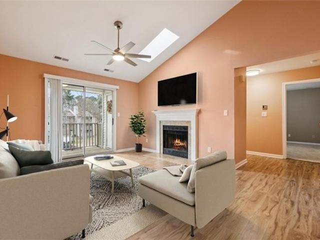 508 Thorncliff Dr Apt 303, Newport News, VA 23608