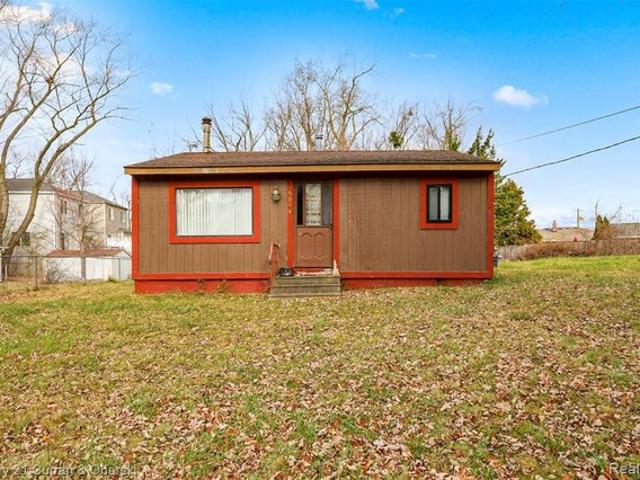 5094 Coshocton Dr, Waterford Township, MI 48327