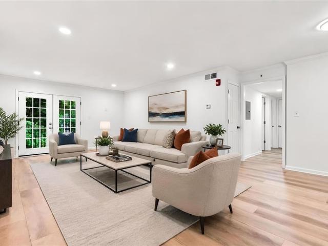 5095 Roswell Road 203