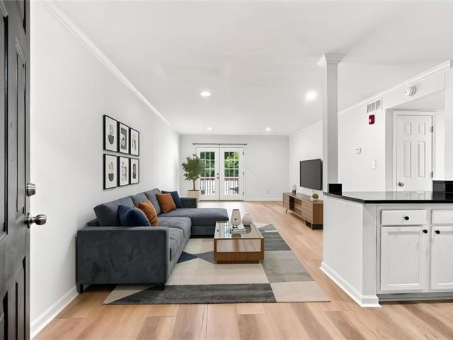 5095 Roswell Road 209