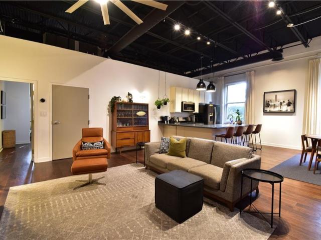 5097 Peachtree Road C