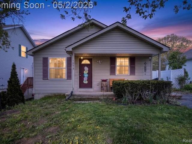 5098 Langdon Dr, Brighton Township, MI 48114