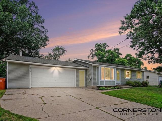 5098 Wallingford Dr NW, Comstock Park, MI 49321