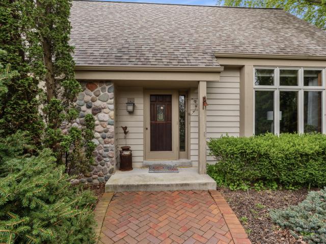 5099 Valley Trl