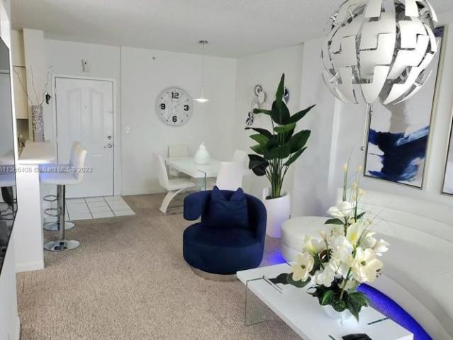 5099 7th St NW #704, Miami, FL 33126