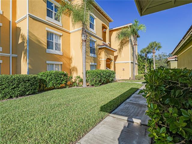 5090 Fairways Cir, Unit H206, Vero Beach, FL 32967 | MLS #294139
