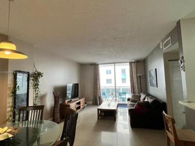 5091 7th St NW #706, Miami, FL 33126