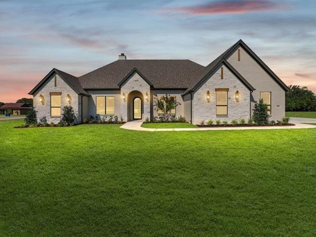 509 Acorn Trl, Granbury, TX 76049
