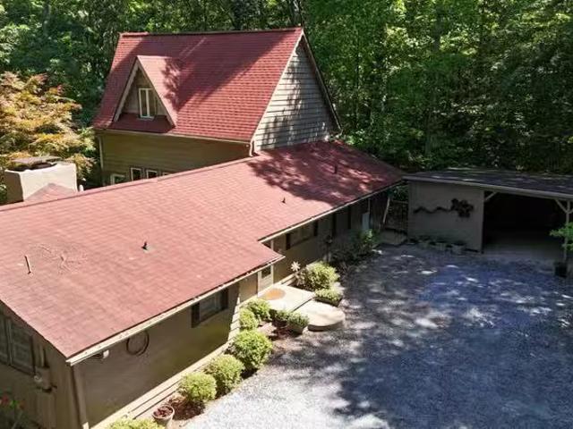 509 E LAKESHORE DR, LANDRUM, SC 29356 Single Family Residence.
