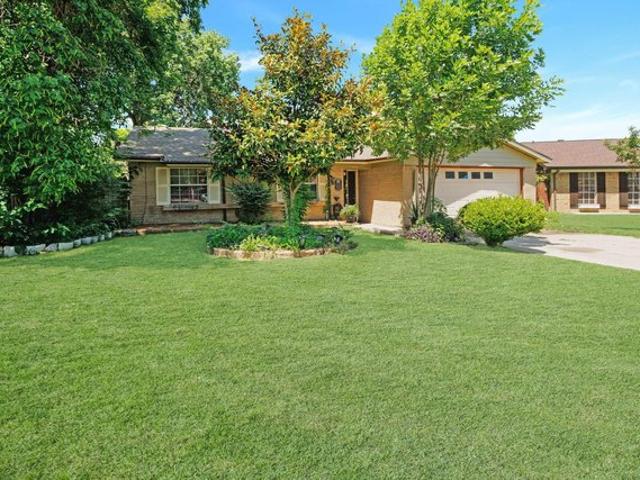 509 E Phillips Ct, Grand Prairie, TX 75051