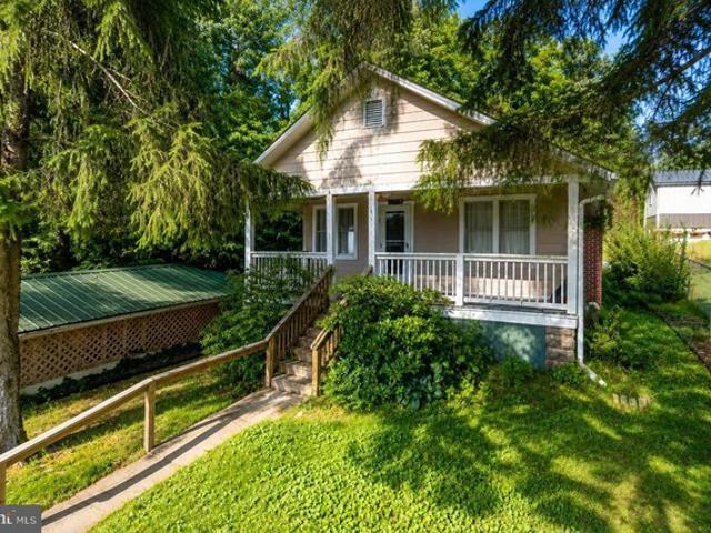 509 E St, Mountain Lake Park, MD 21550