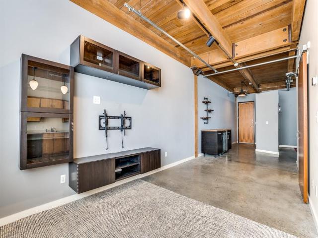 509 Elm Street # 405