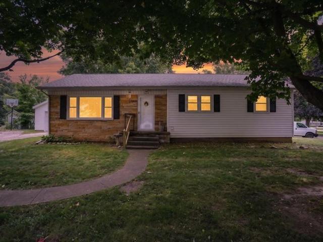 509 Fayette St, Jonesville, MI 49250