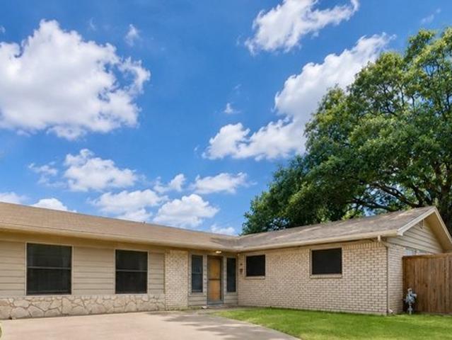 509 Henslee Dr, Euless, TX 76040