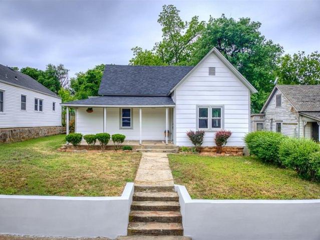 509 N Division St, Guthrie, OK 73044