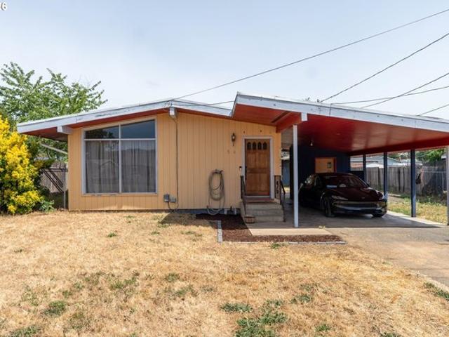 509 NW Elwood Dr, Winston, OR 97496