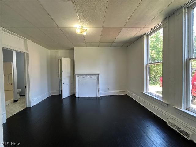 509 S 4th 1st Floor Street