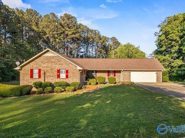 509 Stinson St, Centre, AL 35960