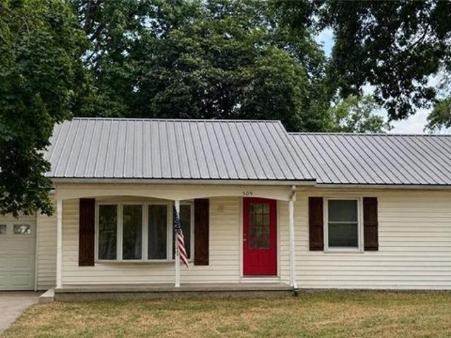 509 W 32nd St, Higginsville, MO 64037