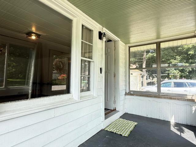 509 W Davis Street