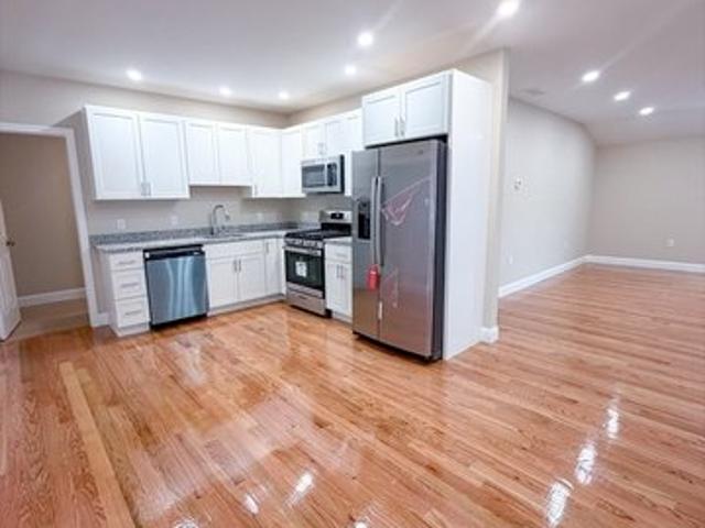 50 52 Temple St, Lowell, MA 01851
