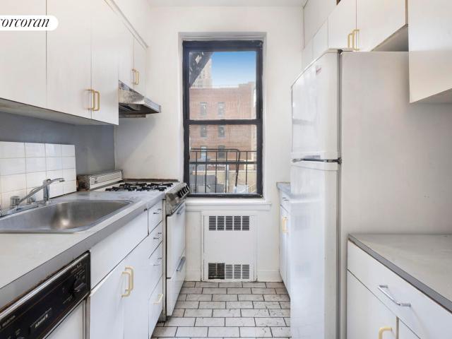 50 54 East 8th Street, Unit 5W
