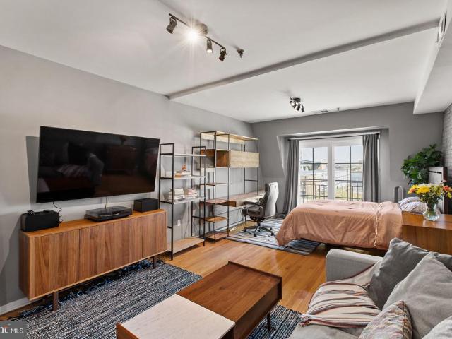 50 56 N Front Street # 503