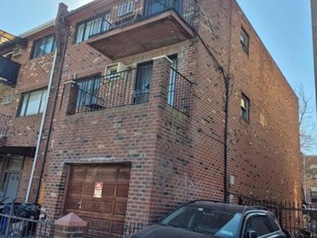 50 69th St, Flushing, NY 11377