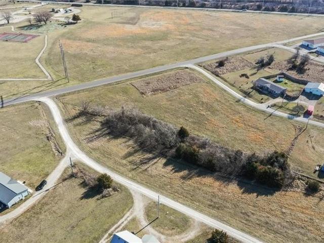 50 Tamarack Ln, Linn Valley, KS 66040