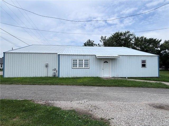 50 W Oak St, Campbellsburg, IN 47108