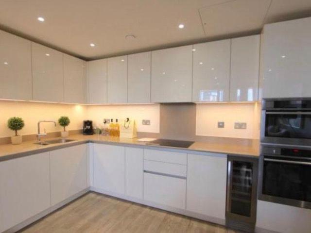 50 Wandsworth Road, London SW8 2 bed apartment to rent £3,700 pcm £854 pw