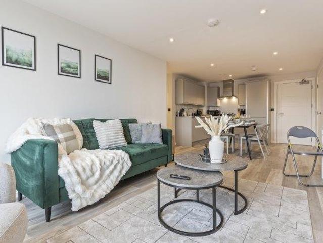 50 Warwick Street Apex Loft 2 bed flat to rent £2,500 pcm £577 pw