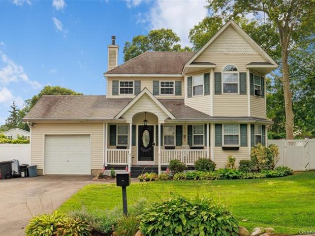 50 Washburn St, Lake Grove, NY 11755