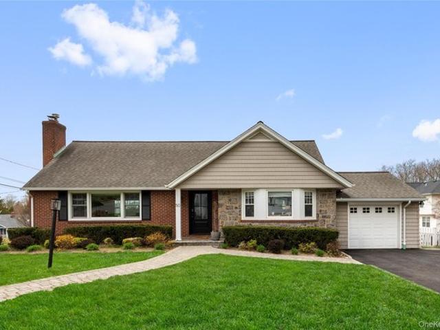 50 Washington Ave, Glen Head, NY 11545