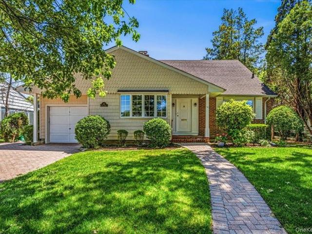 50 Yale St, Garden City, NY 11530