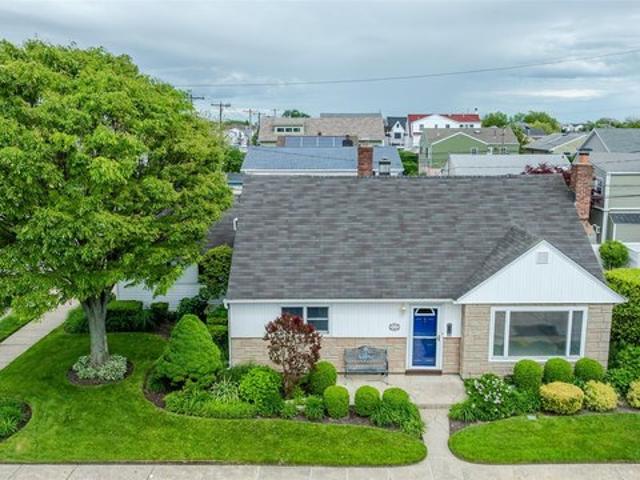 50 Armour St, Long Beach, NY 11561