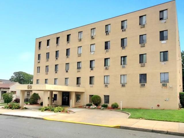 50 Belair Rd Apt 2E, Staten Island, NY 10305