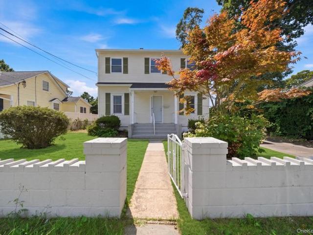 50 Bittermint St, Islip, NY 11751