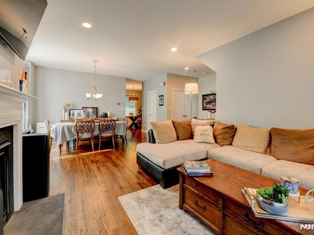 50 Bloomfield Avenue # 50